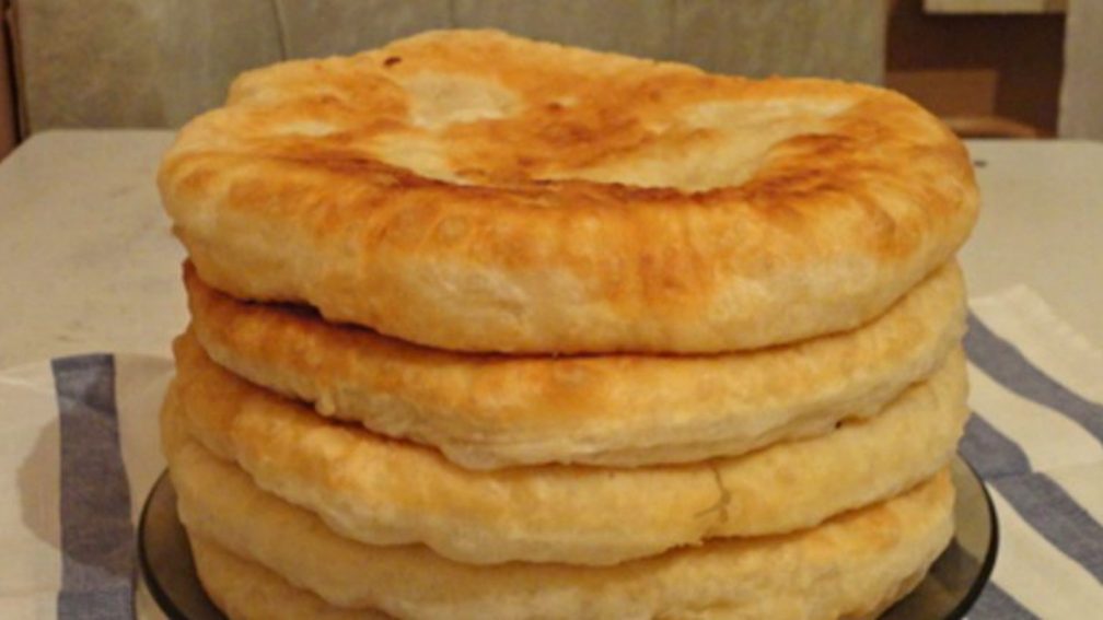 Domácí klasický tukový rohlík lepší než z pekárny - VařímeDobroty.cz