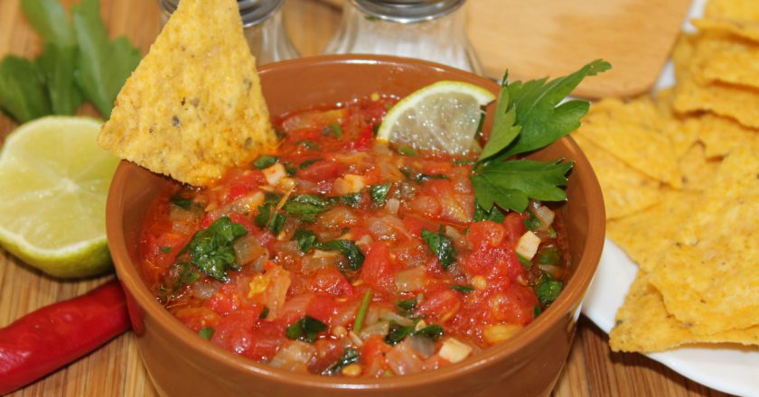 Domácí mexická salsa stojí pár korun a je 100krát lepší než ty kupované ...