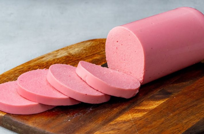 Na domácí salám potřebujete jen kuřecí prsa, koření a PET láhev: Tak ...