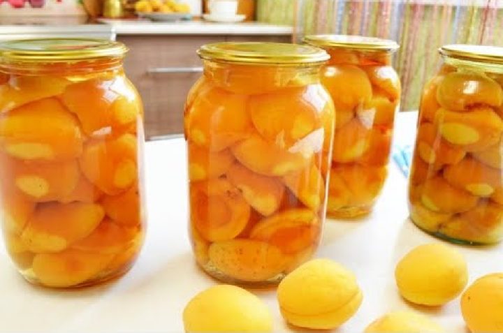 Recept na sladký meruňkový kompot, který si vychutnáte v zimě