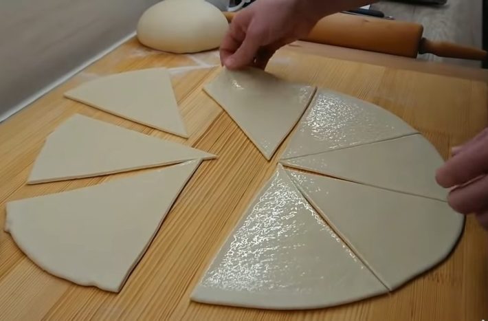 Domácí klasický tukový rohlík lepší než z pekárny - VařímeDobroty.cz