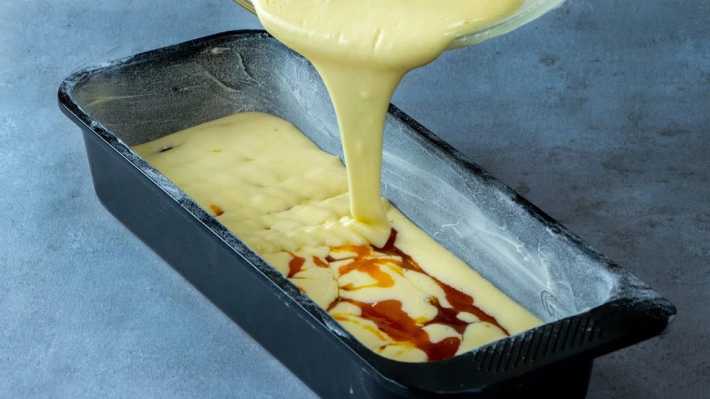 Šťavnatý drobenkový koláč s jablky a hruškami: Ze samotného těsta se ...