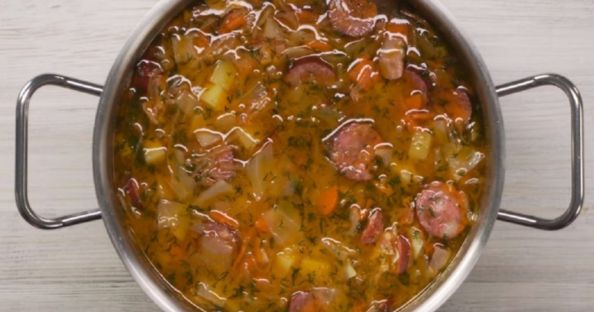 Zelná polévka s brambory a uzeninou - VařímeDobroty.cz