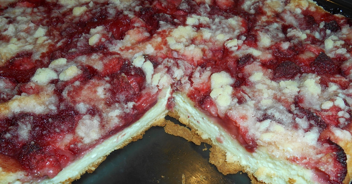 Kynutý jahodový koláč s tvarohem - VařímeDobroty.cz