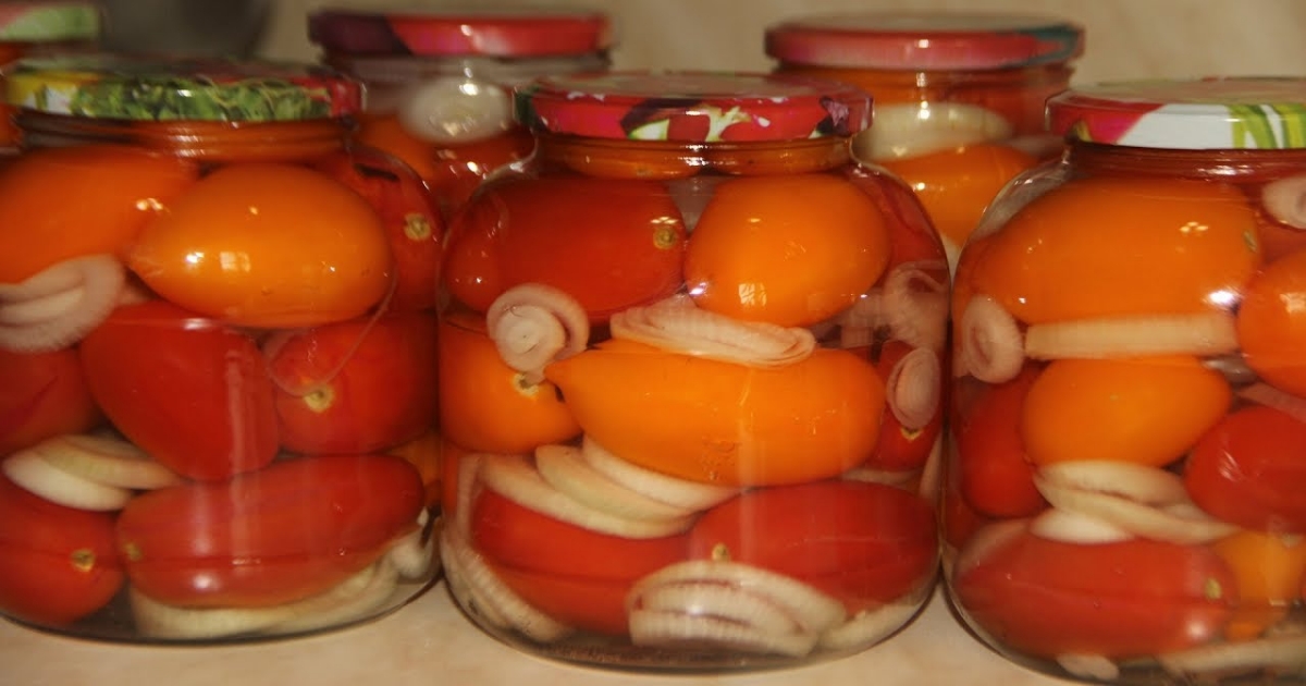 Zavařená rajčata s cibulí bez sterilace - VařímeDobroty.cz