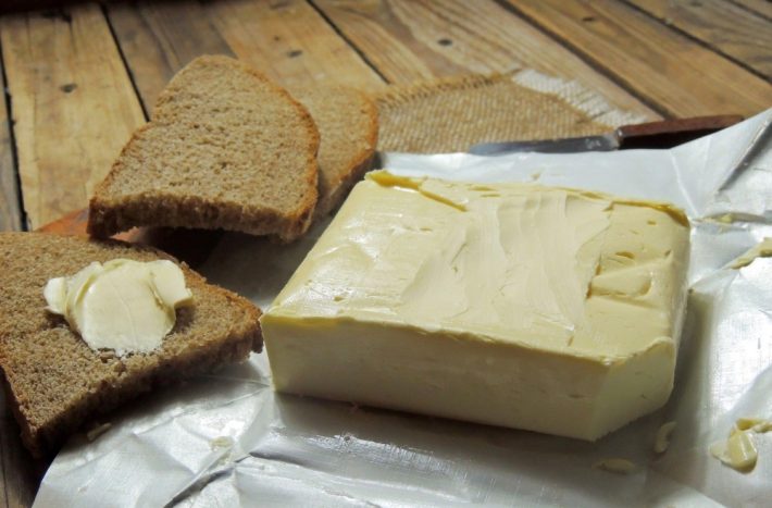 10 způsobů, jak poznat pravé máslo od náhražky - VařímeDobroty.cz