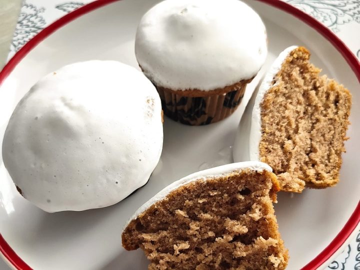 Dýňové muffiny s bílkovou polevou - VařímeDobroty.cz