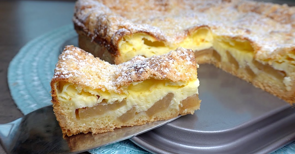 Jablkový koláč s tvarohovou náplní a drobenkou - VařímeDobroty.cz