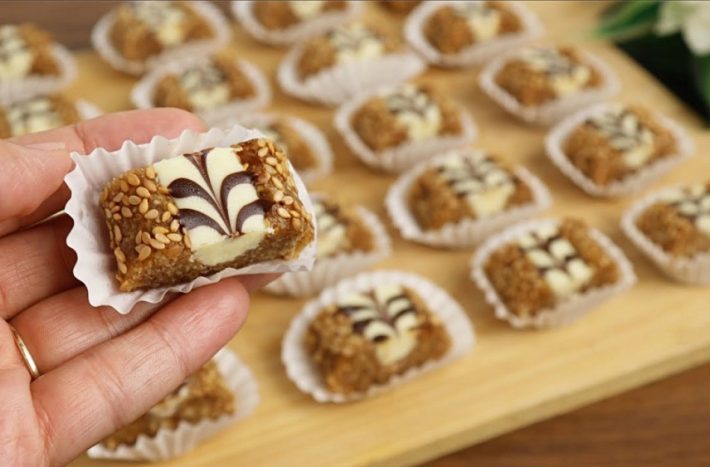 Nepečené bonbóny z datlí, arašídů a čokolády - VařímeDobroty.cz