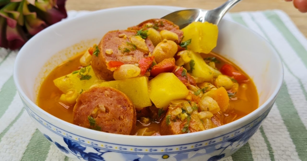 Hustá fazolová polévka s klobásou a zeleninou - VařímeDobroty.cz