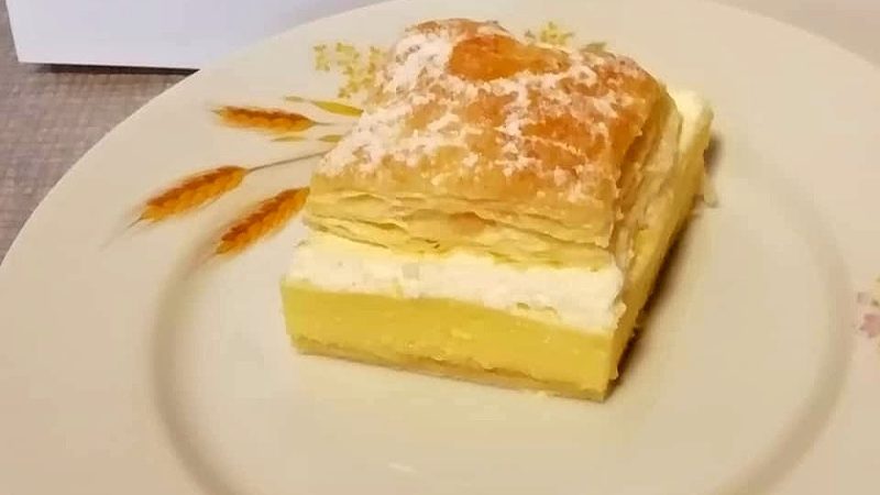 Jednoduchý kremeš z listového těsta - VařímeDobroty.cz