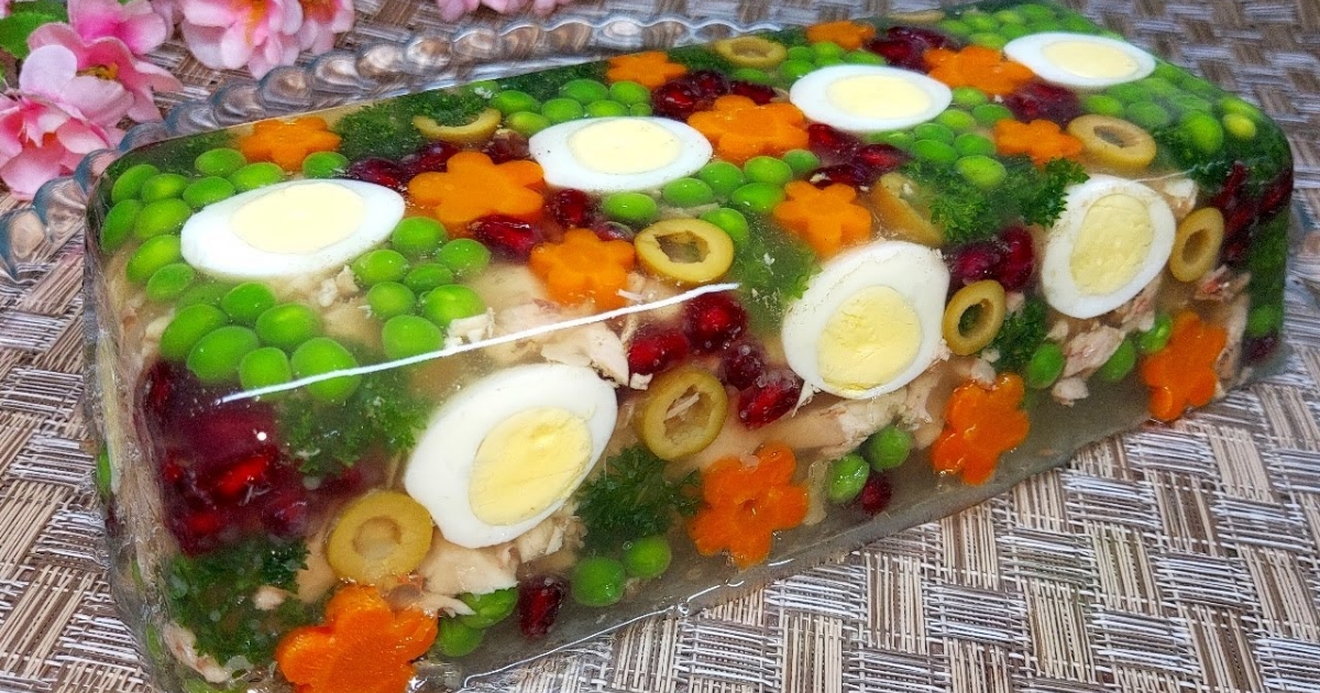 Slavnostní kuřecí aspik s křepelčími vejci - VařímeDobroty.cz