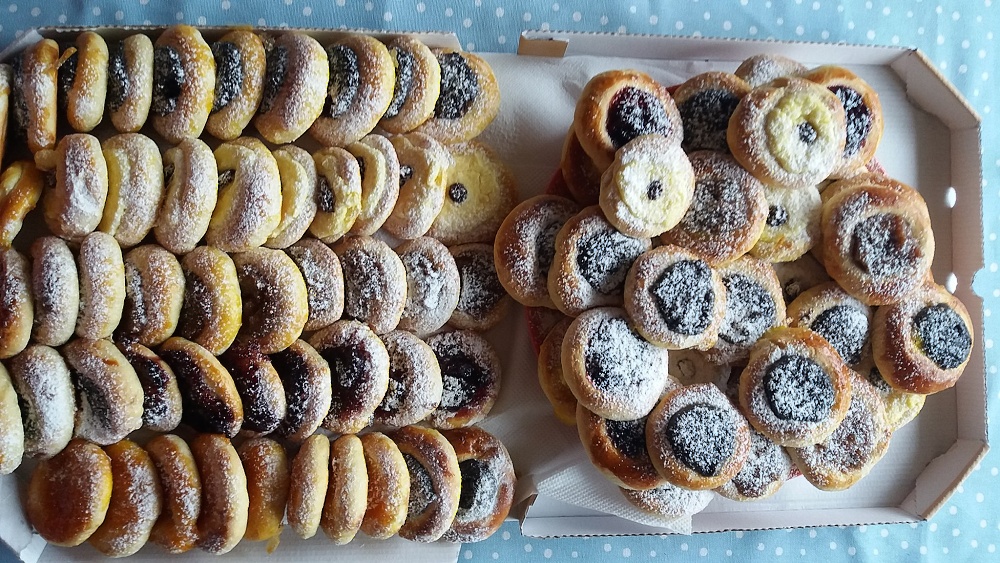 Kynuté jahodové knedlíky s tvarohem - VařímeDobroty.cz