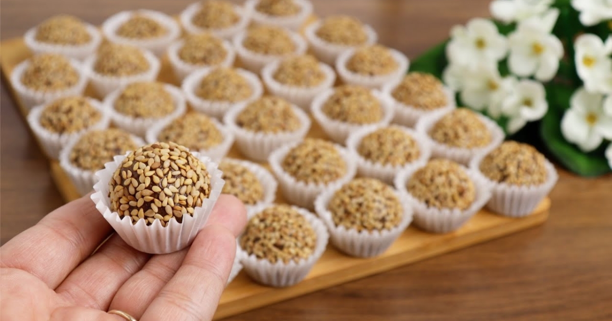 Nepečené kuličky z datlí, ořechů a ovesných vloček - VařímeDobroty.cz