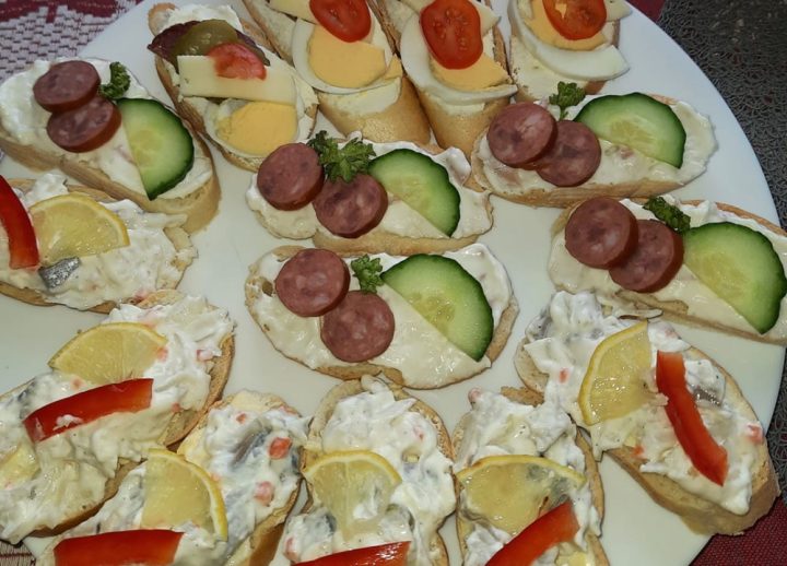 3 lahodné pomazánky na slavnostní chlebíčky a jednohubky - VařímeDobroty.cz