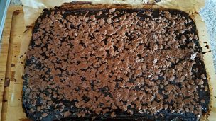 Snickers koláč z mikrovlnné trouby - VařímeDobroty.cz