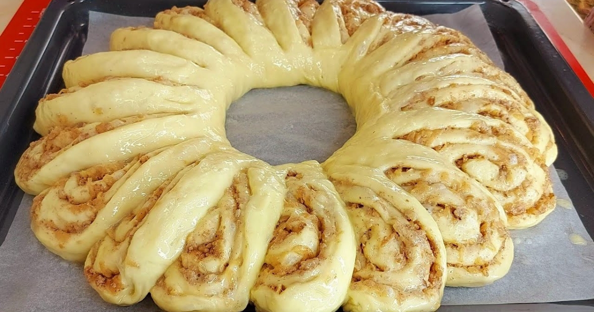 Netradiční kynutý jablečný štrúdl - VařímeDobroty.cz