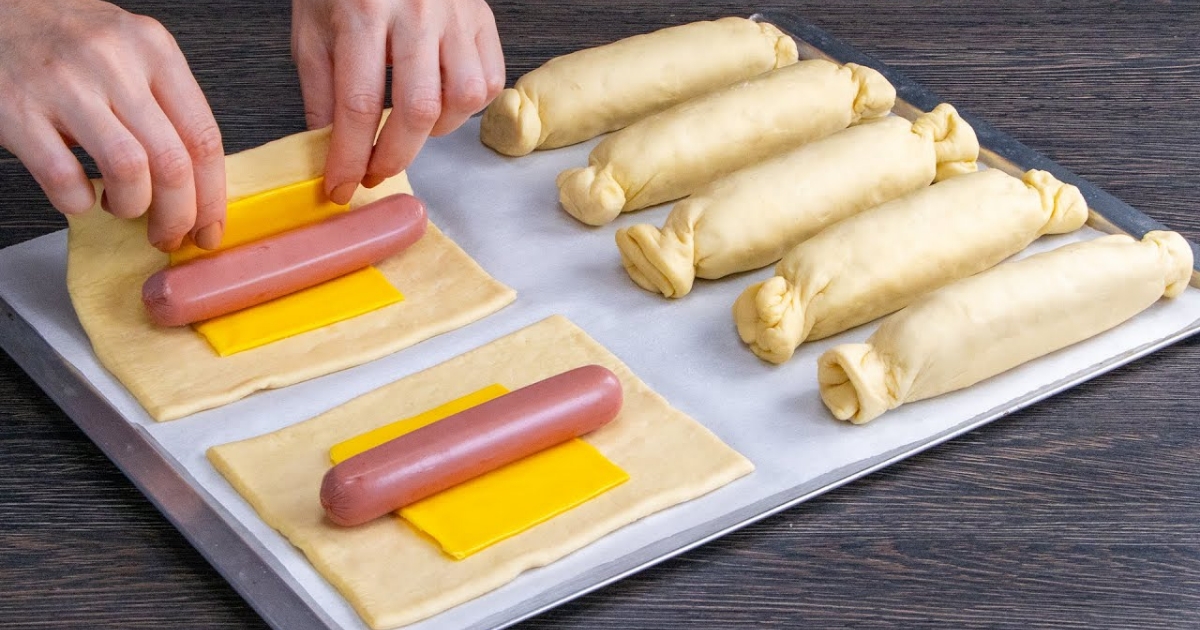Listové tyčinky se sýrem a párky - VařímeDobroty.cz