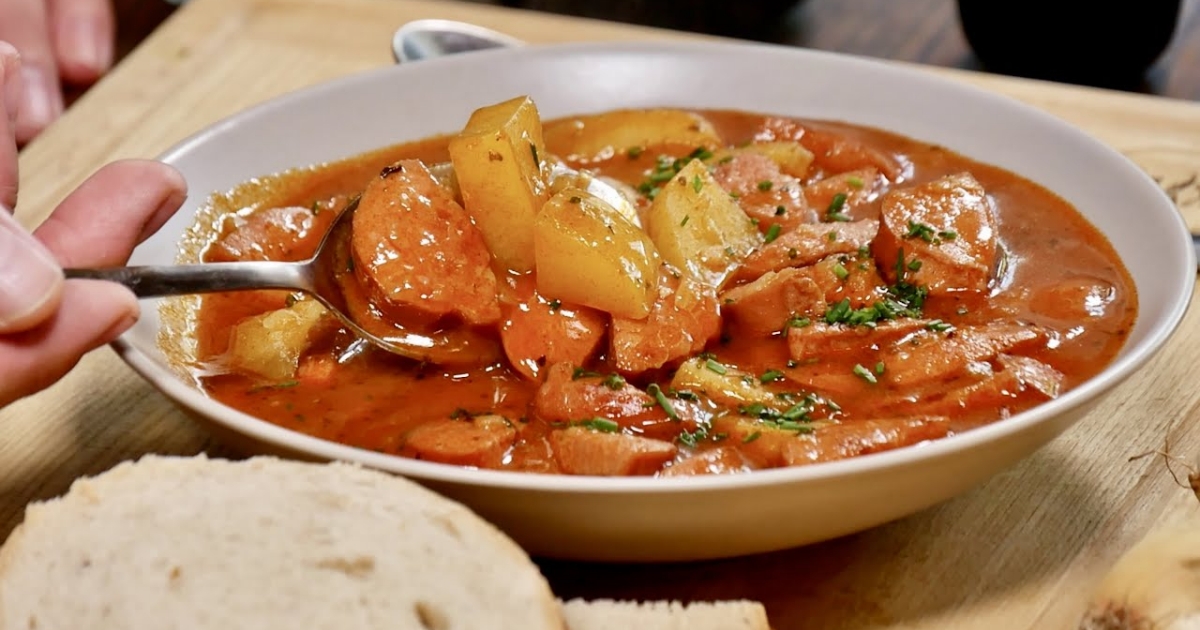 Buřtguláš podle šéfkuchaře - VařímeDobroty.cz