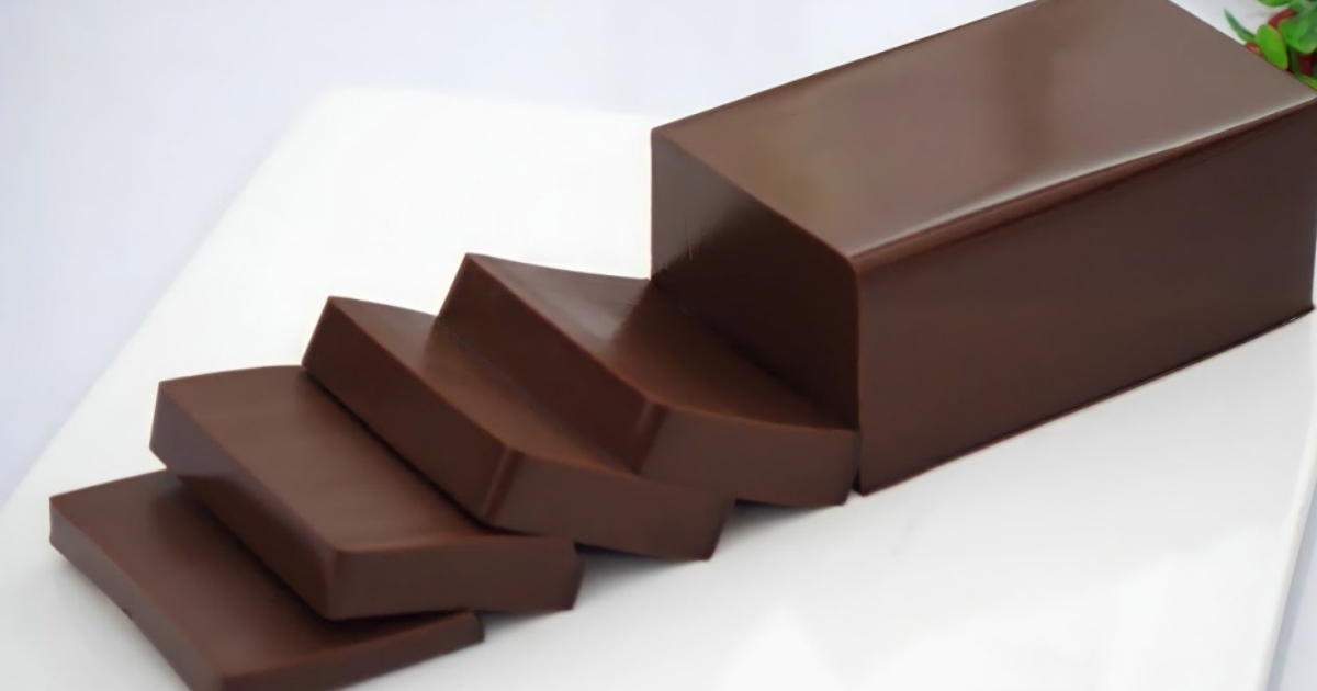 Nepečená čokoládová cihla bez mouky - VařímeDobroty.cz