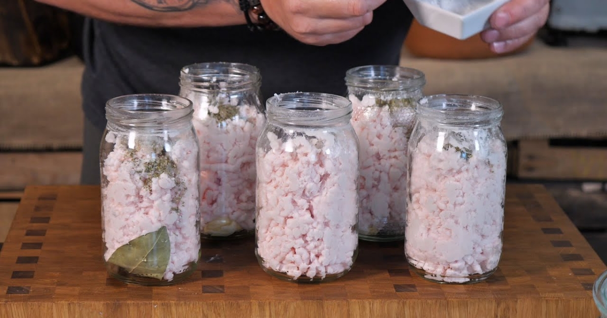 Domácí sádlo se škvarky z trouby - VařímeDobroty.cz