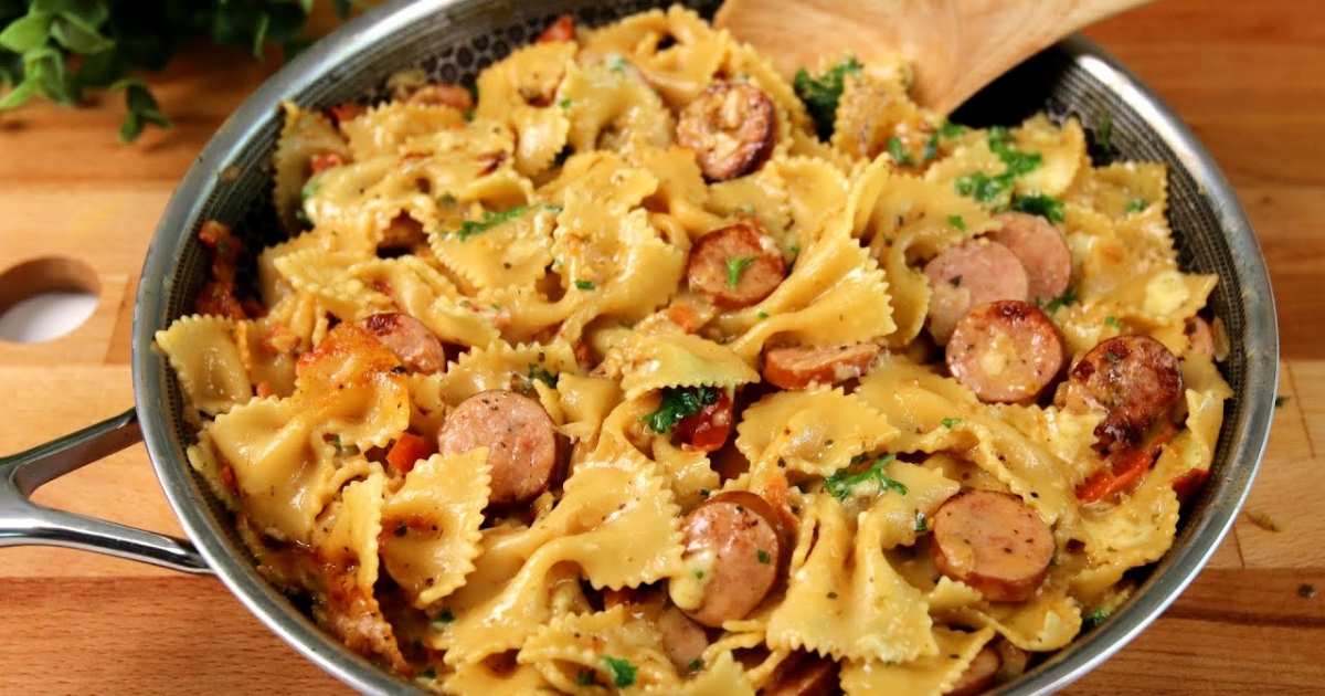 Italské těstoviny s klobásou a sýrem - VařímeDobroty.cz