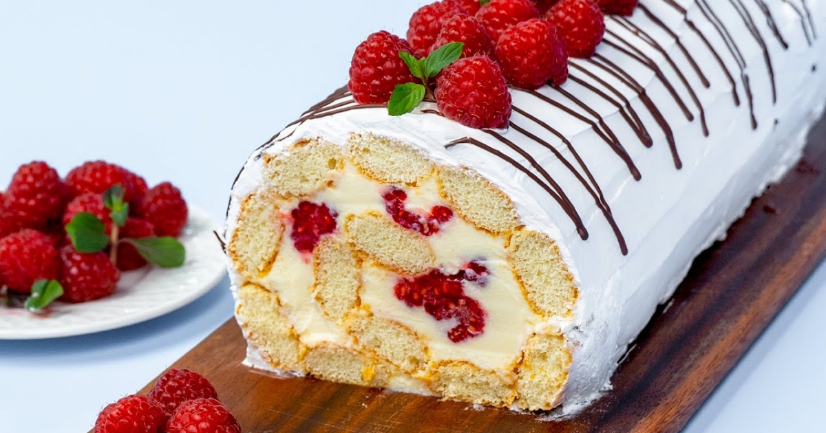 Nepečená roláda s vanilkovým krémem a malinami - VařímeDobroty.cz