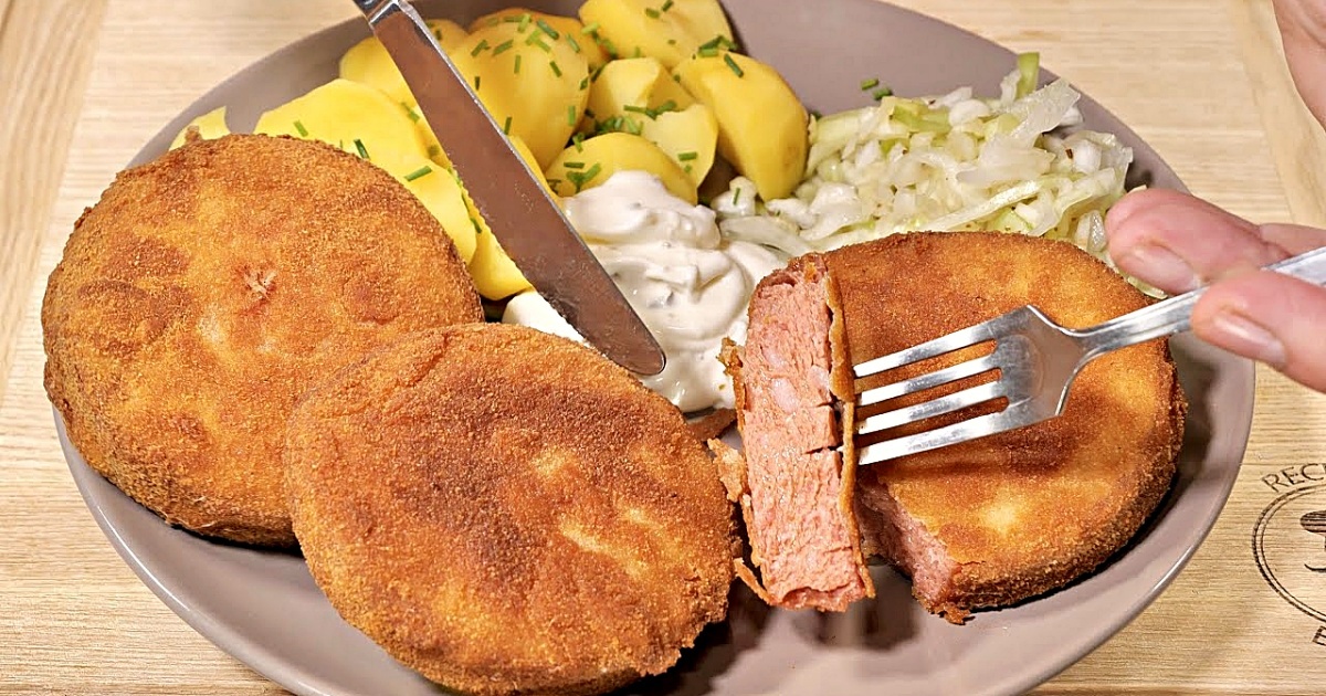 Studentský řízek s hospodským zelným salátem - VařímeDobroty.cz