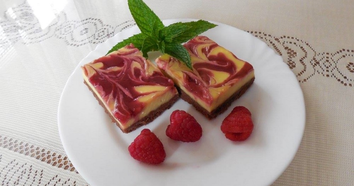 Tvarožník s medově malinovou polevou - VařímeDobroty.cz