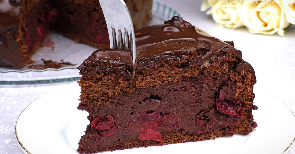 Čokoládový dort s třešněmi a likérem - VařímeDobroty.cz