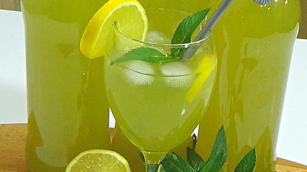 Letní citrónová limonáda s mátou – VařímeDobroty.cz