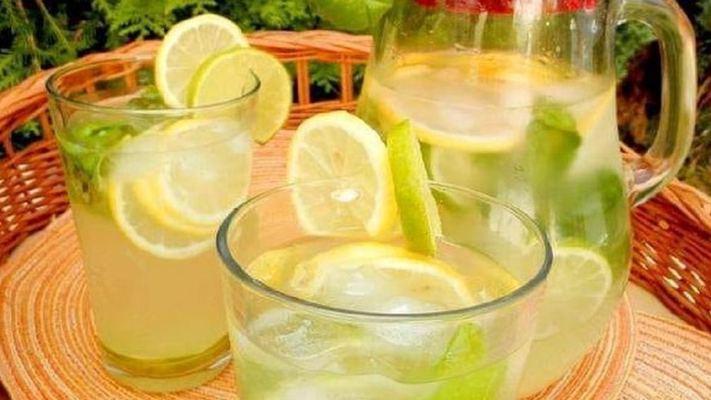 Letní citrónová limonáda s mátou – VařímeDobroty.cz