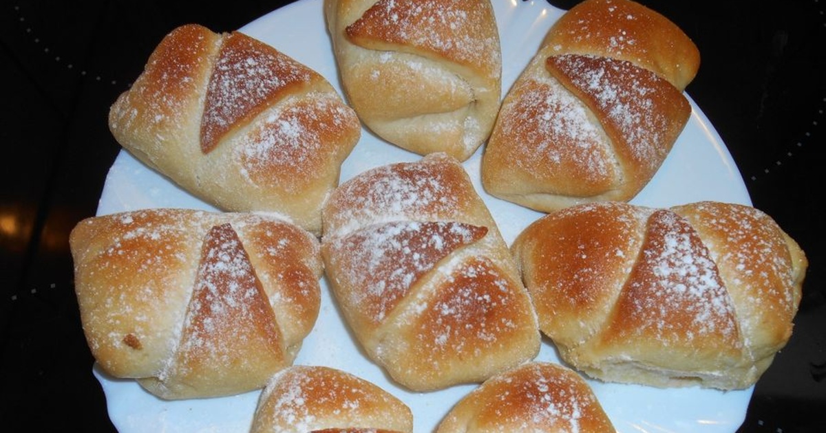 Rohlíčky se zakysanou smetanou a ořechy - VařímeDobroty.cz