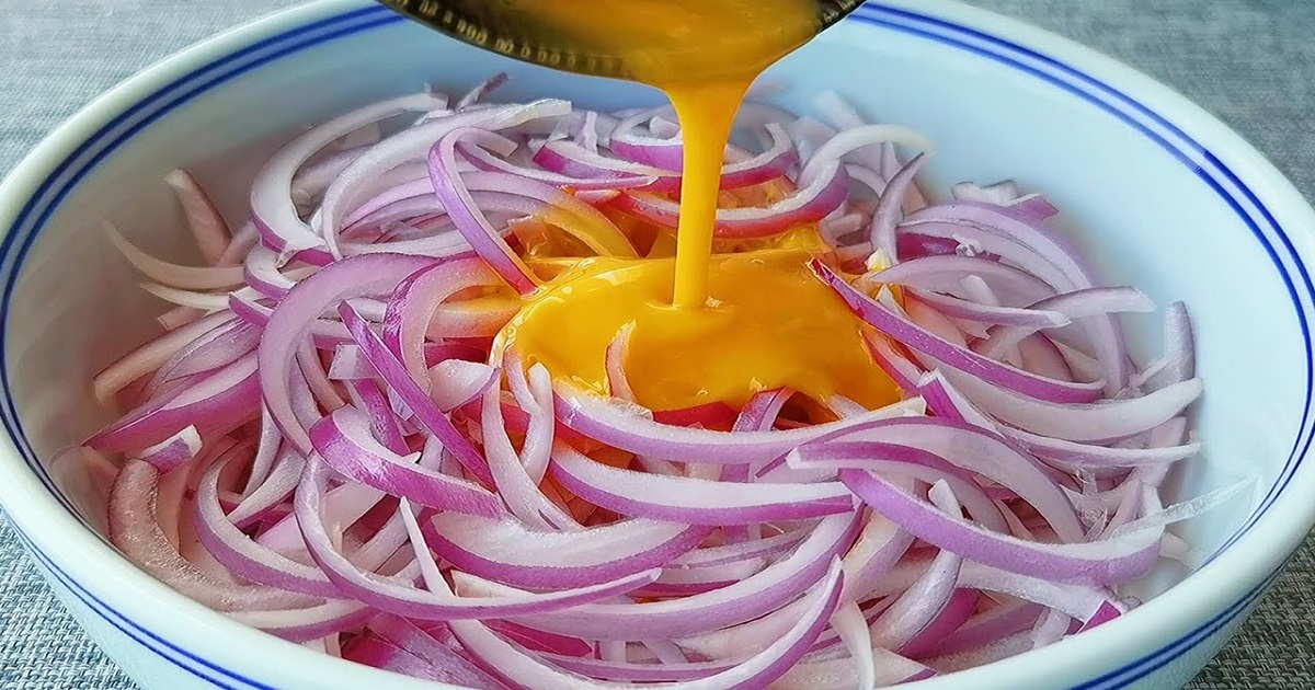 Slaná buchta s cibulí a šunkou - VařímeDobroty.cz