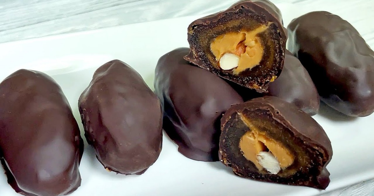 Plněné datle obalené v hořké čokoládě - VařímeDobroty.cz