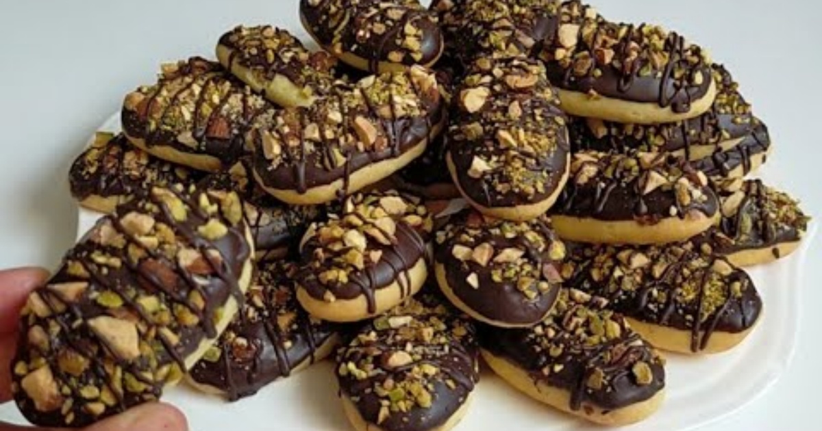 Polomáčené oválky v čokoládě - VařímeDobroty.cz