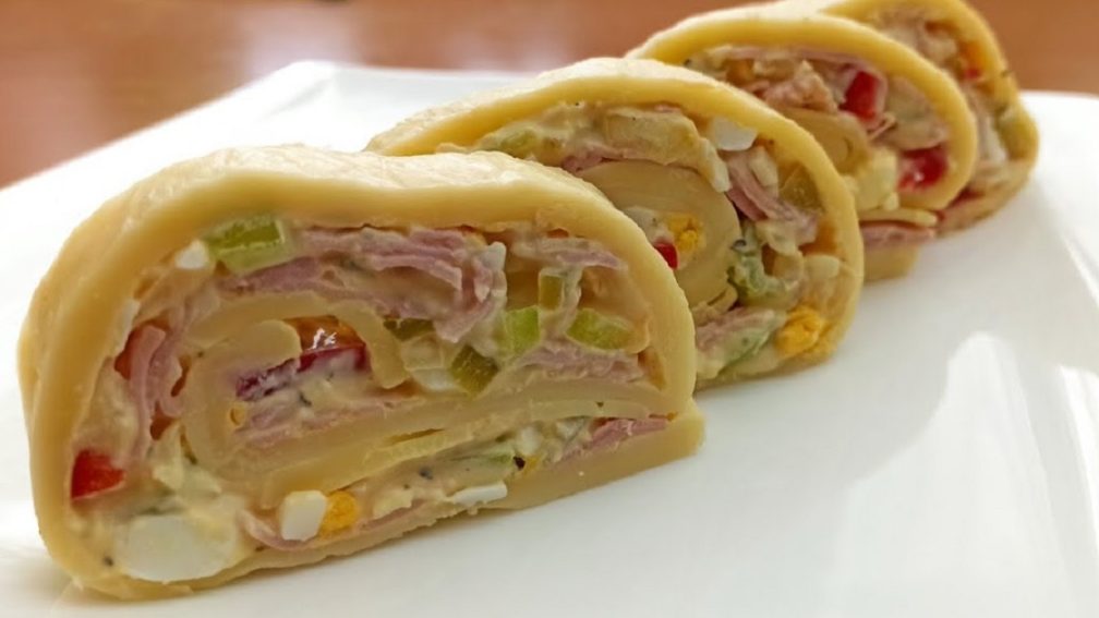 Slaná roláda z taveného sýra - VařímeDobroty.cz