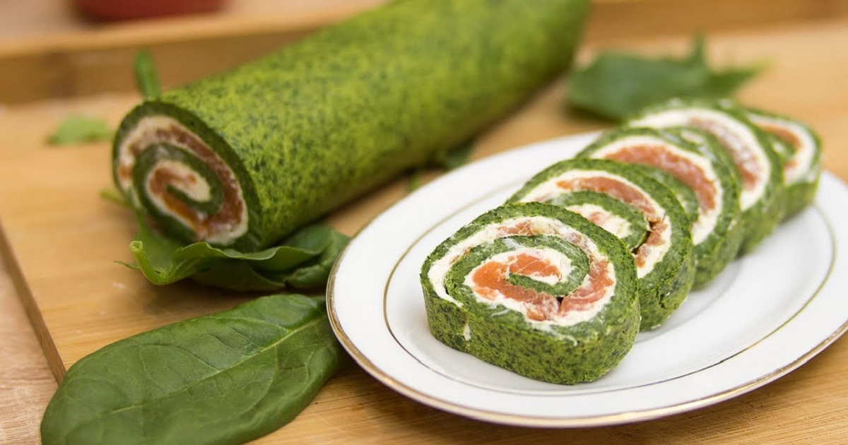 Špenátová roláda s lososem a sýrem – VařímeDobroty.cz
