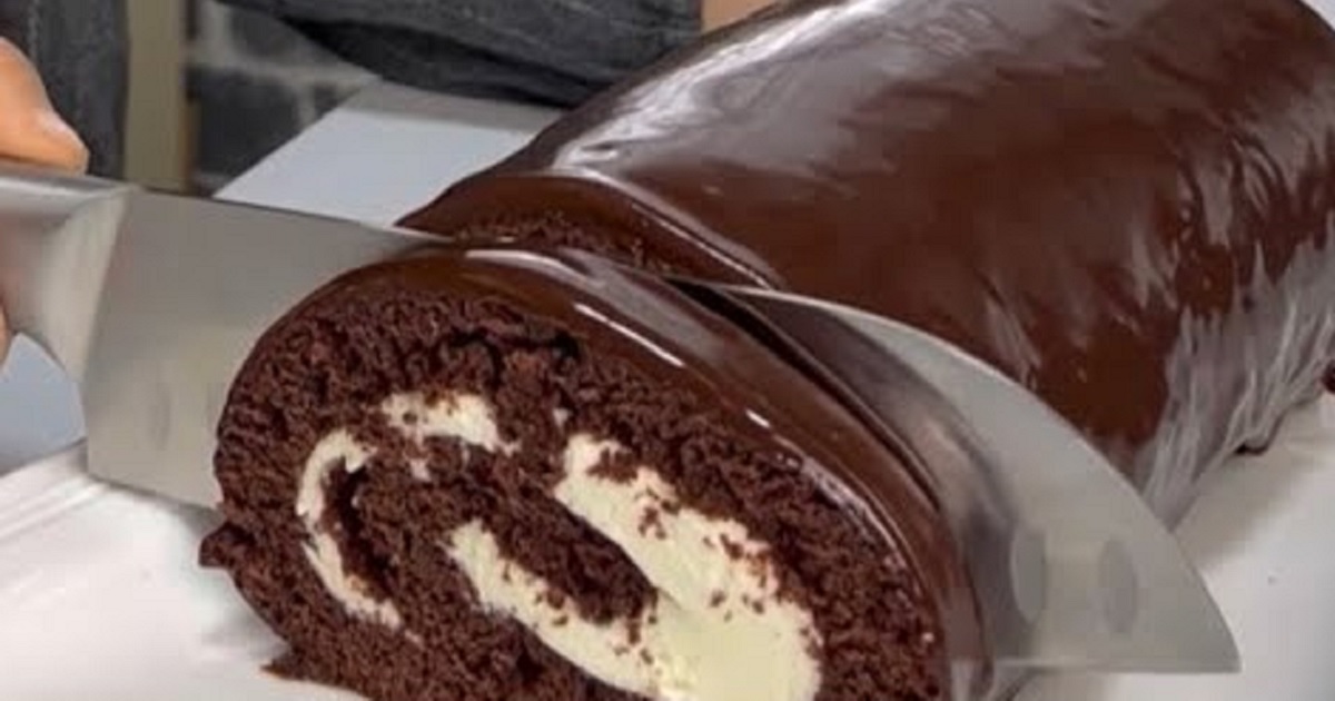 Rychlá kakaová roláda s krémem – VařímeDobroty.cz