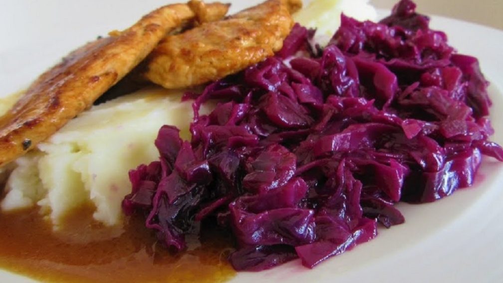 Bramborová lepenice s kysaným zelím – VařímeDobroty.cz