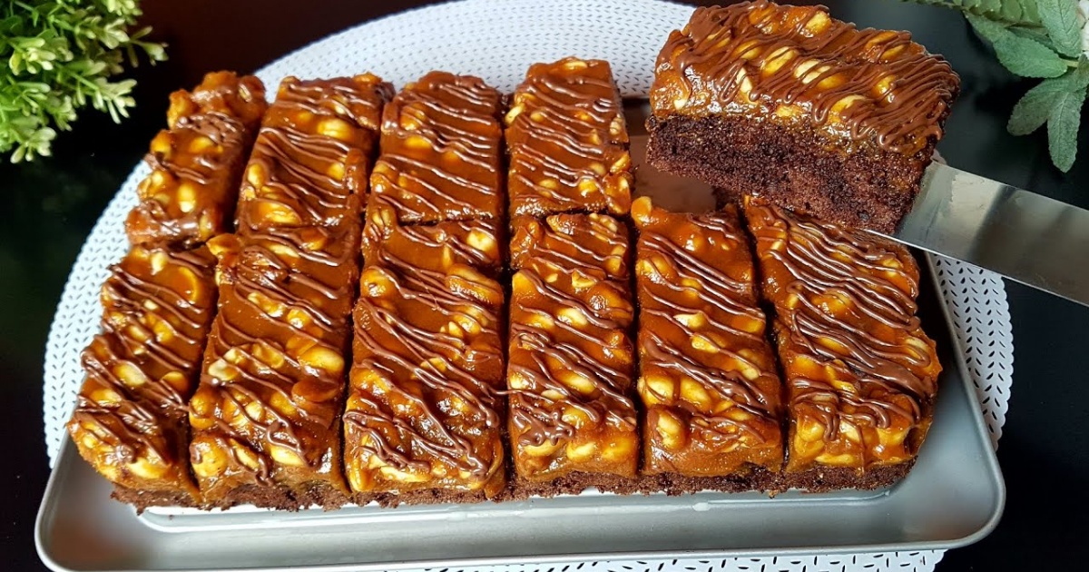 Vláčný karamelový řez s arašídy - VařímeDobroty.cz