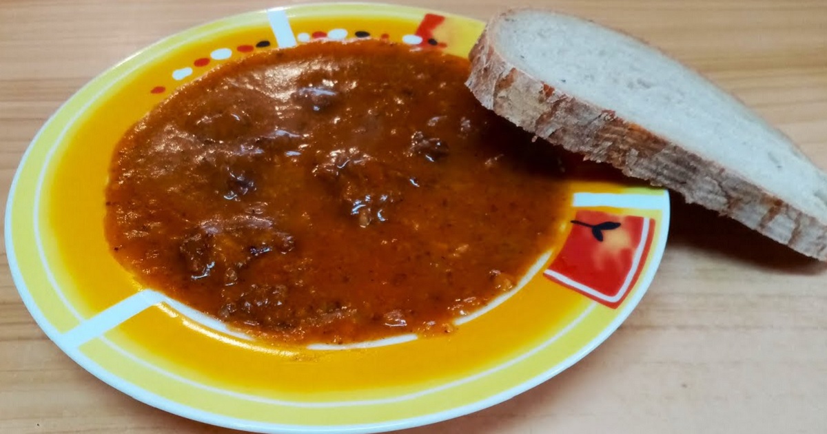 Labužnický guláš z hovězího s feferonkou – VařímeDobroty.cz